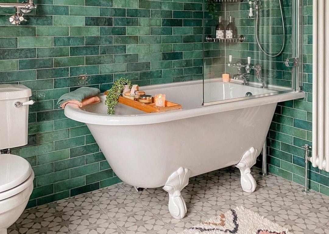 Klasikinis vonios kambarys moderniai | Interjero pavyzdys Retro stilius